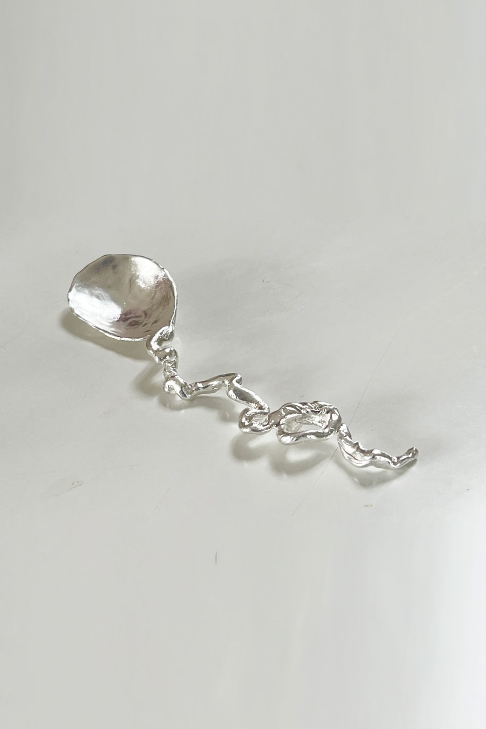 (An) object poem no 2 – On Objects